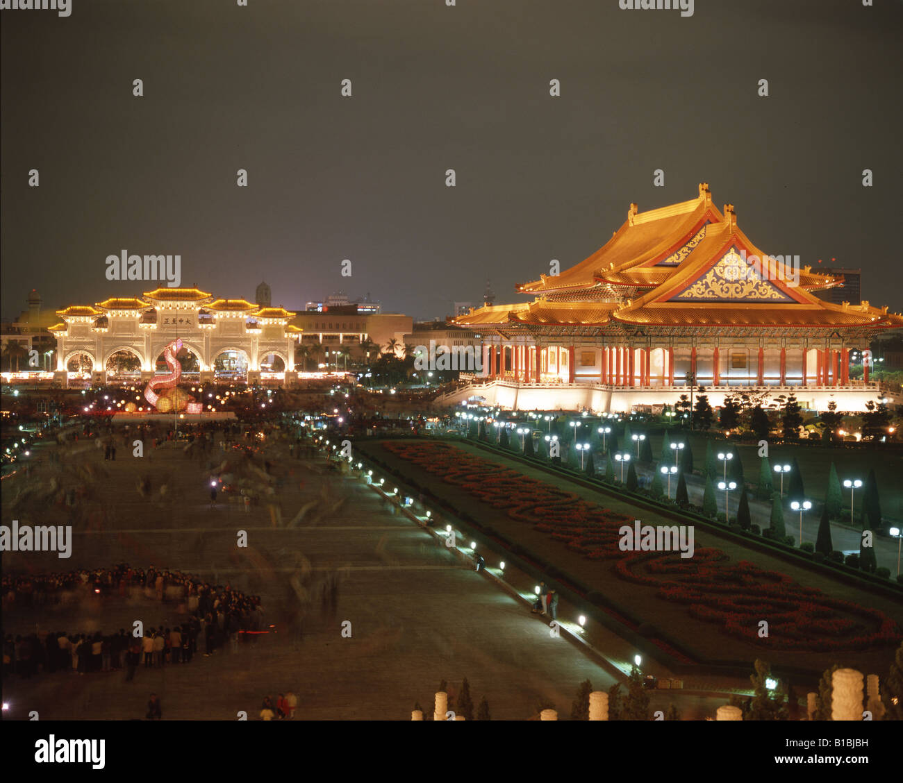 the night view of building Stock Photo - Alamy
