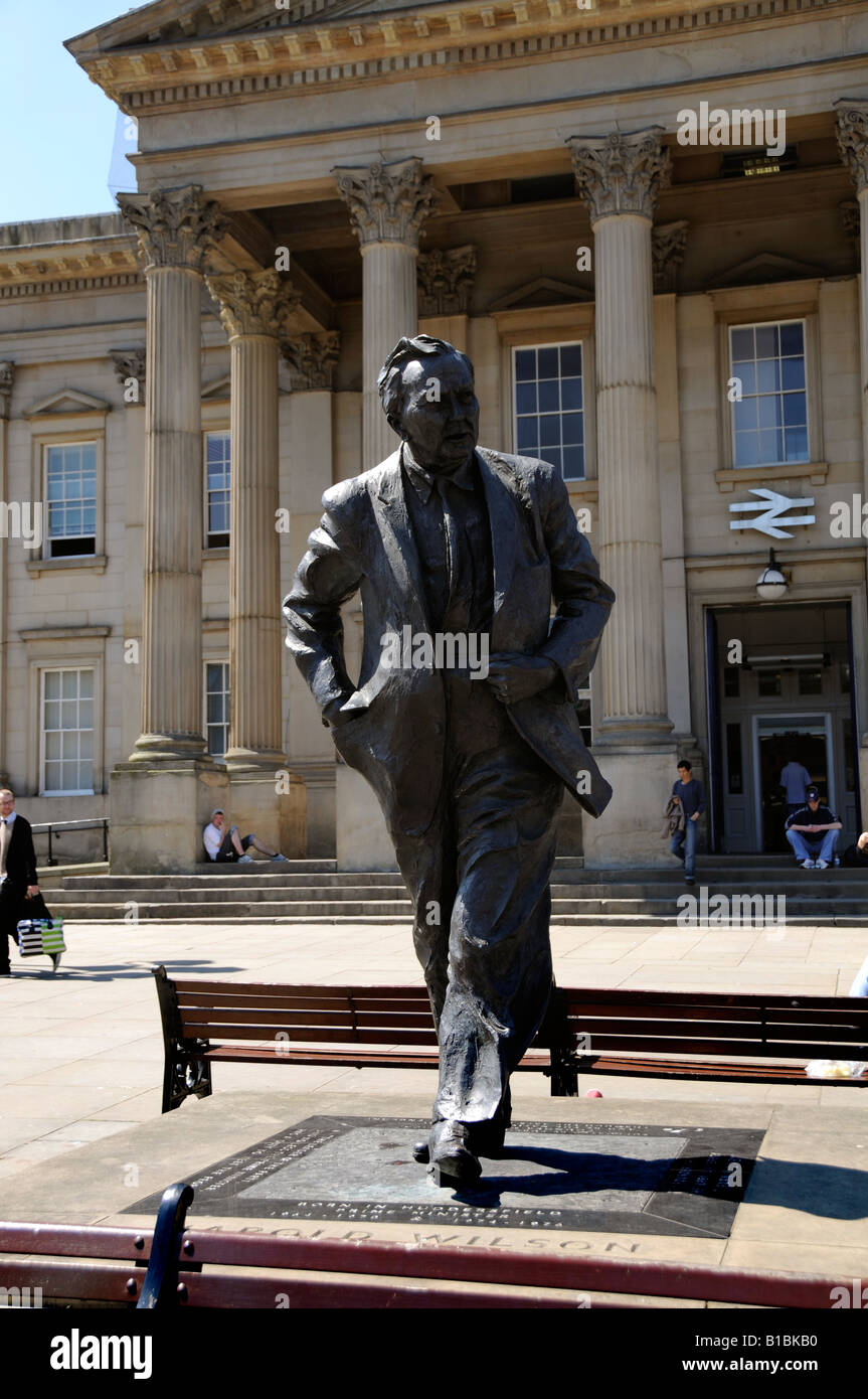 The statue of Huddersfield born Prime Minister Harold Wilson in front ...
