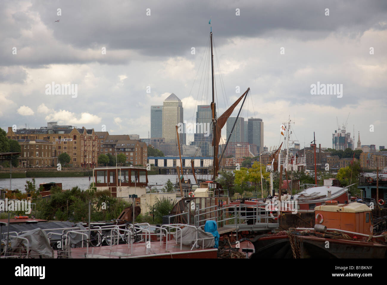 Thames house hi-res stock photography and images - Alamy