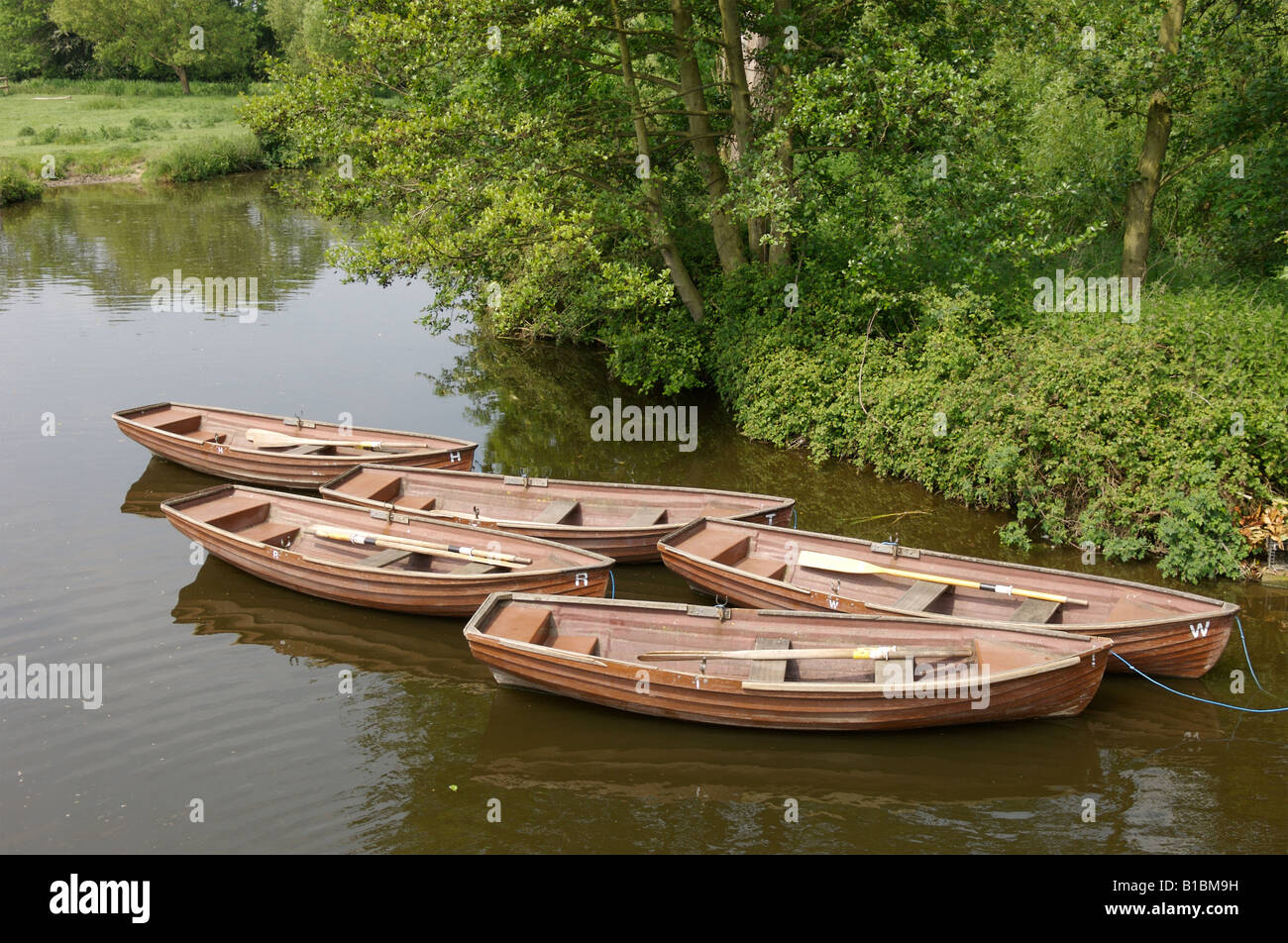 Moored empty rowing boat hi-res stock photography and images - Alamy