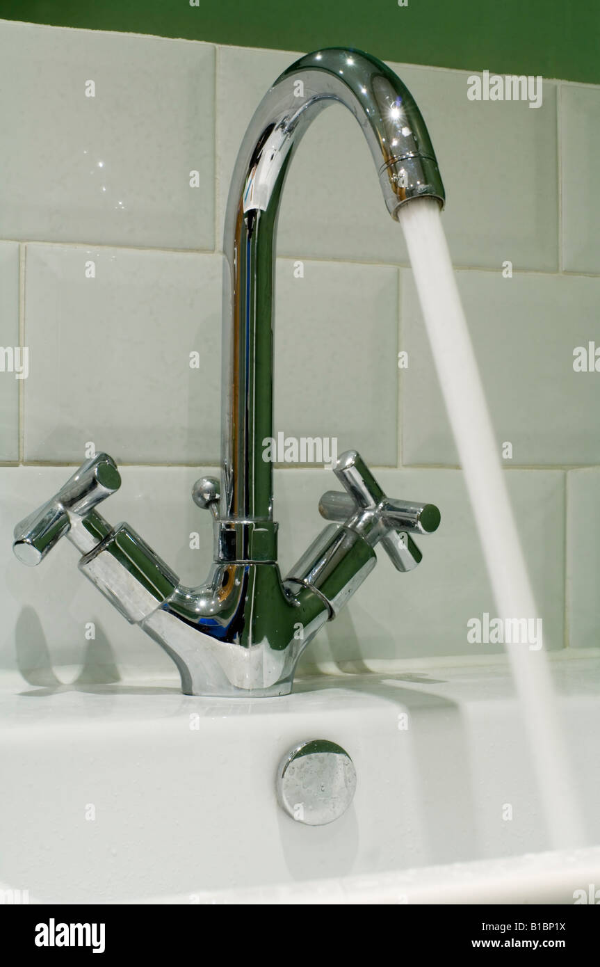 Jet of water from a mixer tap in a bathroom Stock Photo - Alamy