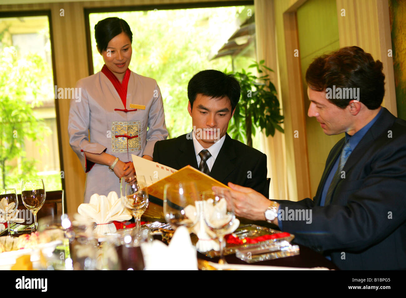 Asian woman ordering in restaurant hi-res stock photography and images ...