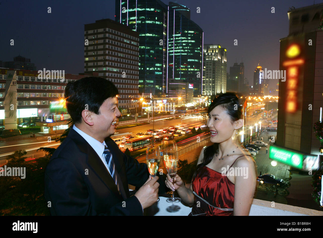 couple drinking at night Stock Photo - Alamy