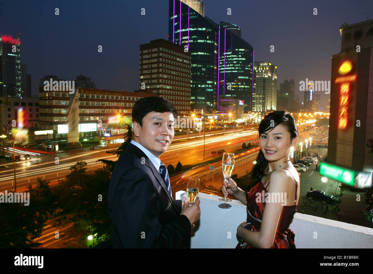 couple drinking at night Stock Photo - Alamy