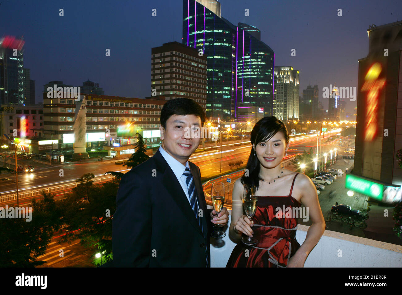 couple drinking at night Stock Photo - Alamy