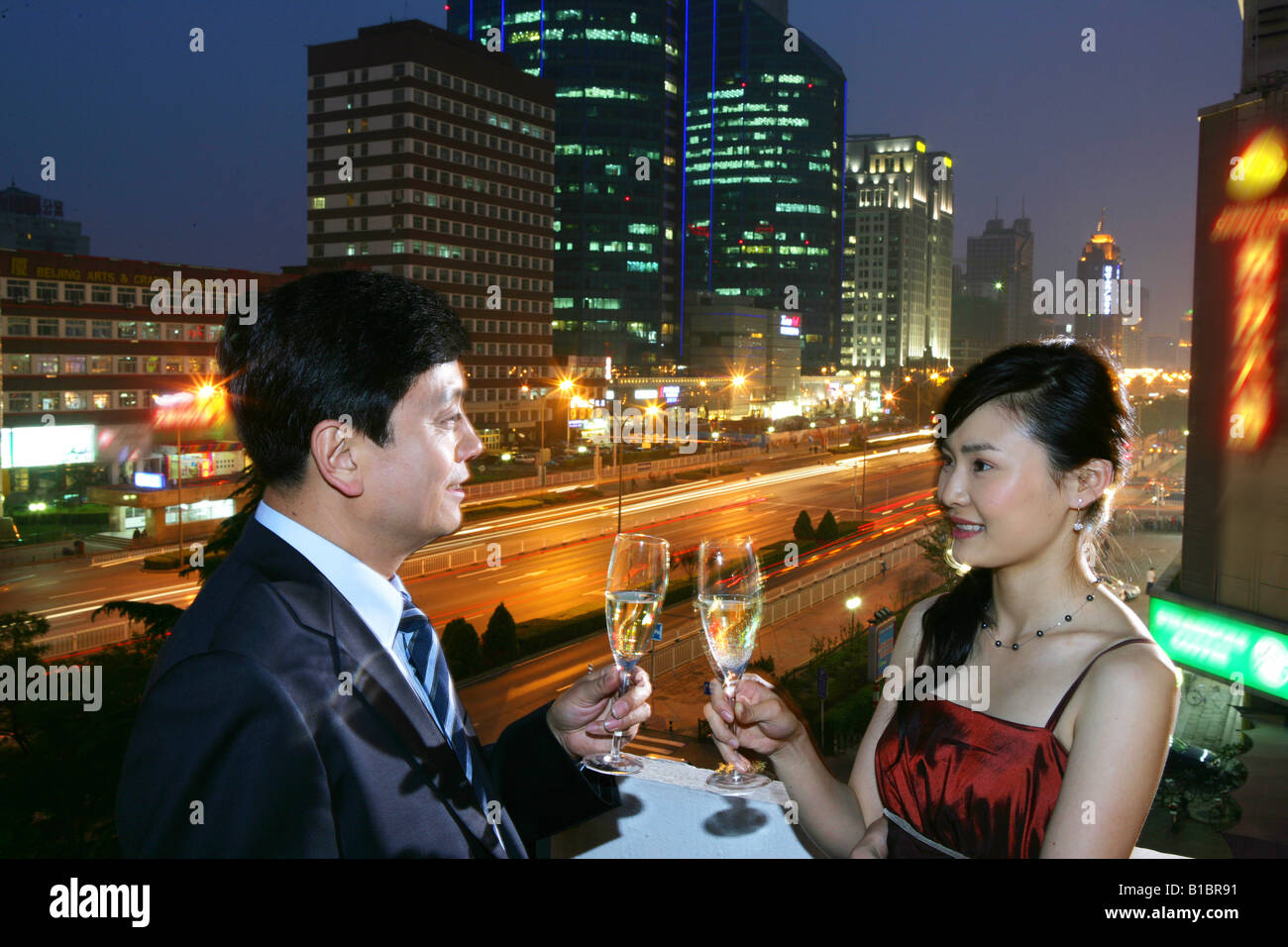 couple drinking at night Stock Photo - Alamy