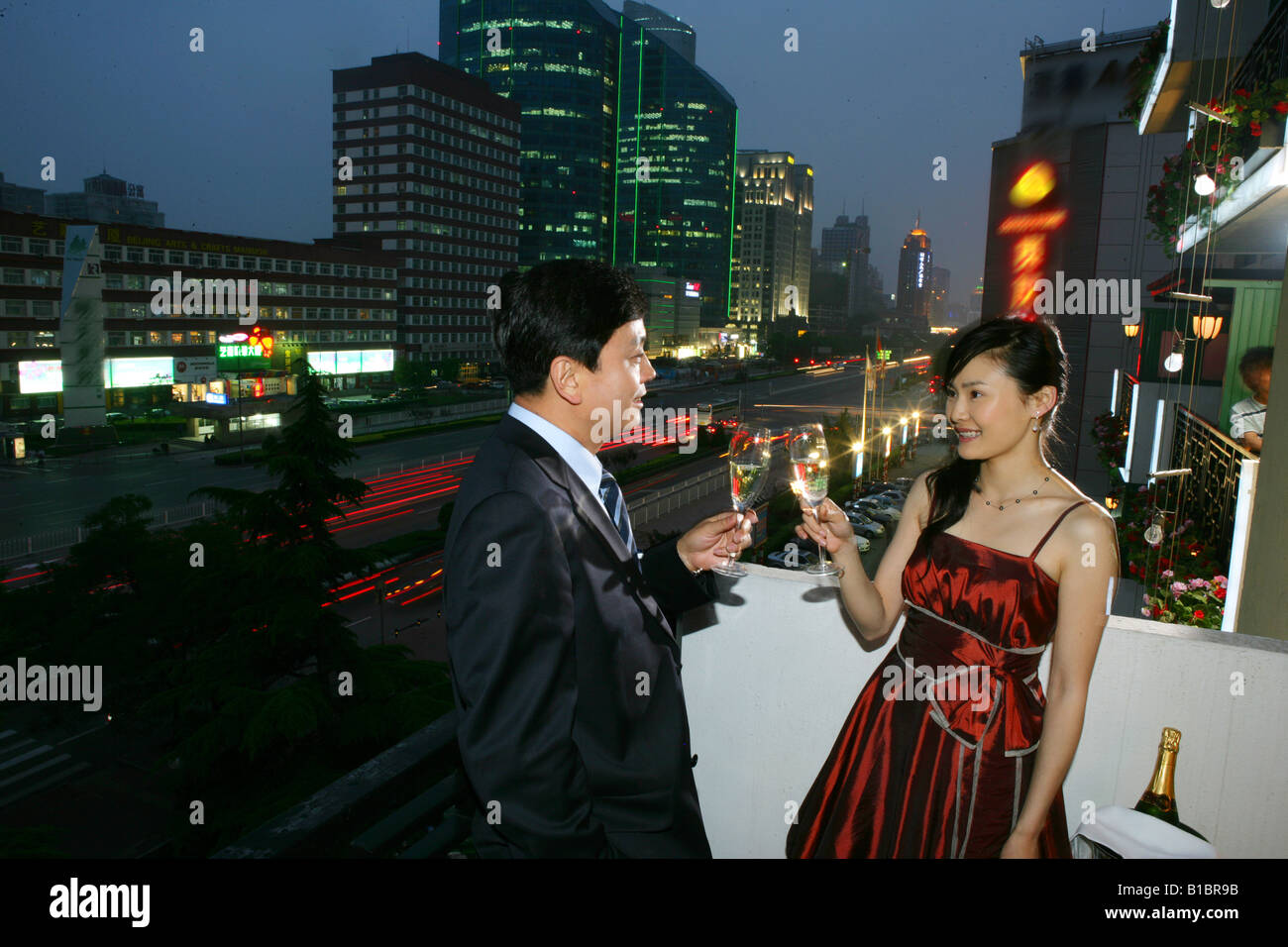 couple drinking at night Stock Photo - Alamy