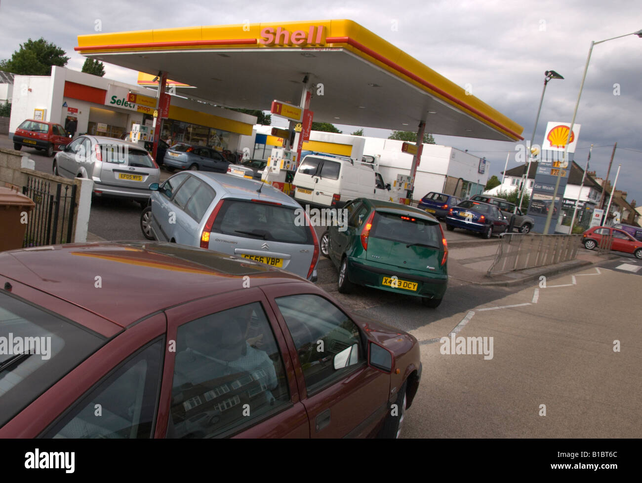 Concerned motorists queue for fuel outside a Shell petrol station, June ...