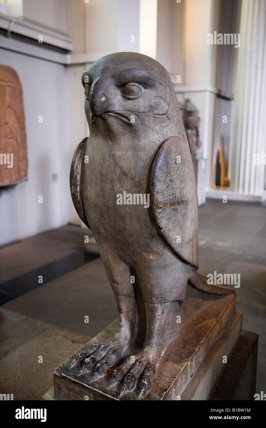 british museum egyptian england london statues Stock Photo - Alamy