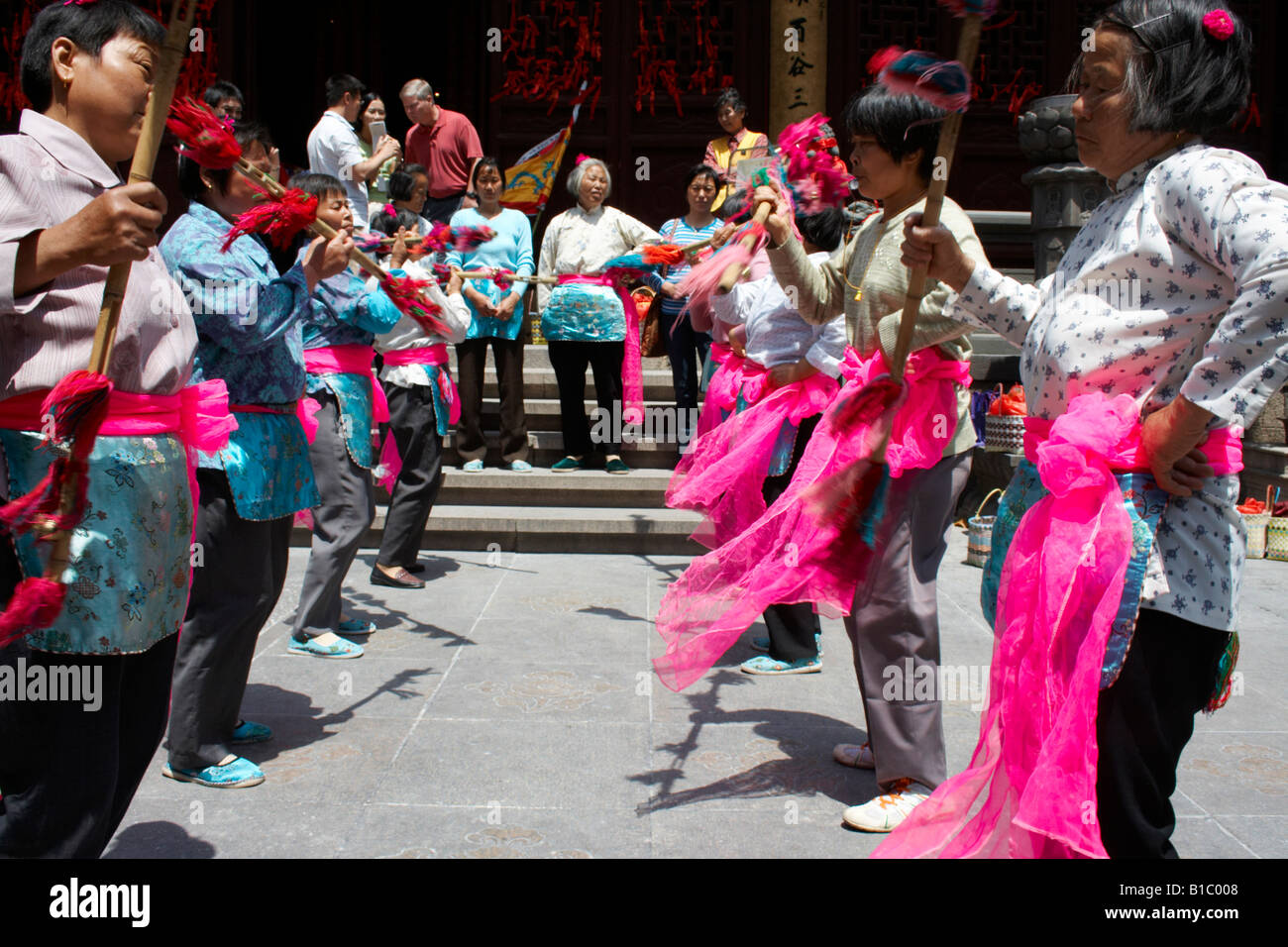 Women Dancing , Jade Buddha Temple , Shanghai , China Stock Photo - Alamy