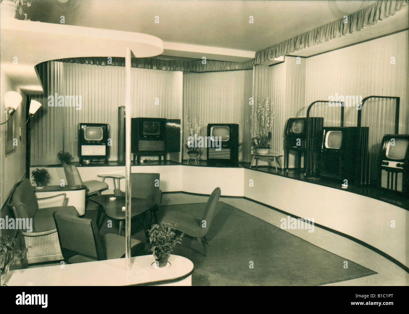 1950's tv sets hi-res stock photography and images - Alamy