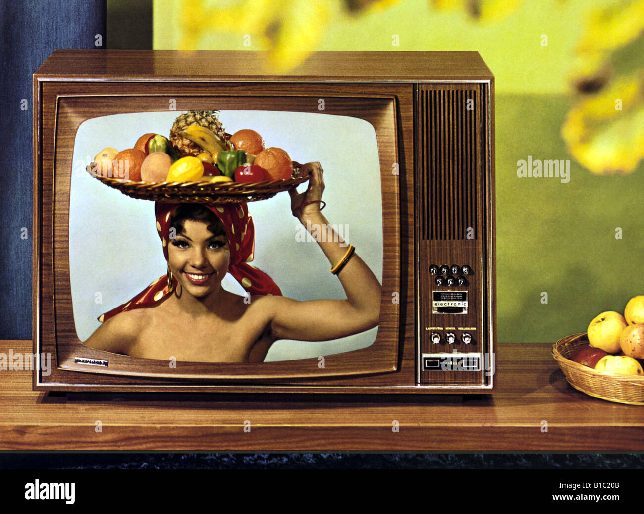Color television 1960s hi-res stock photography and images - Alamy
