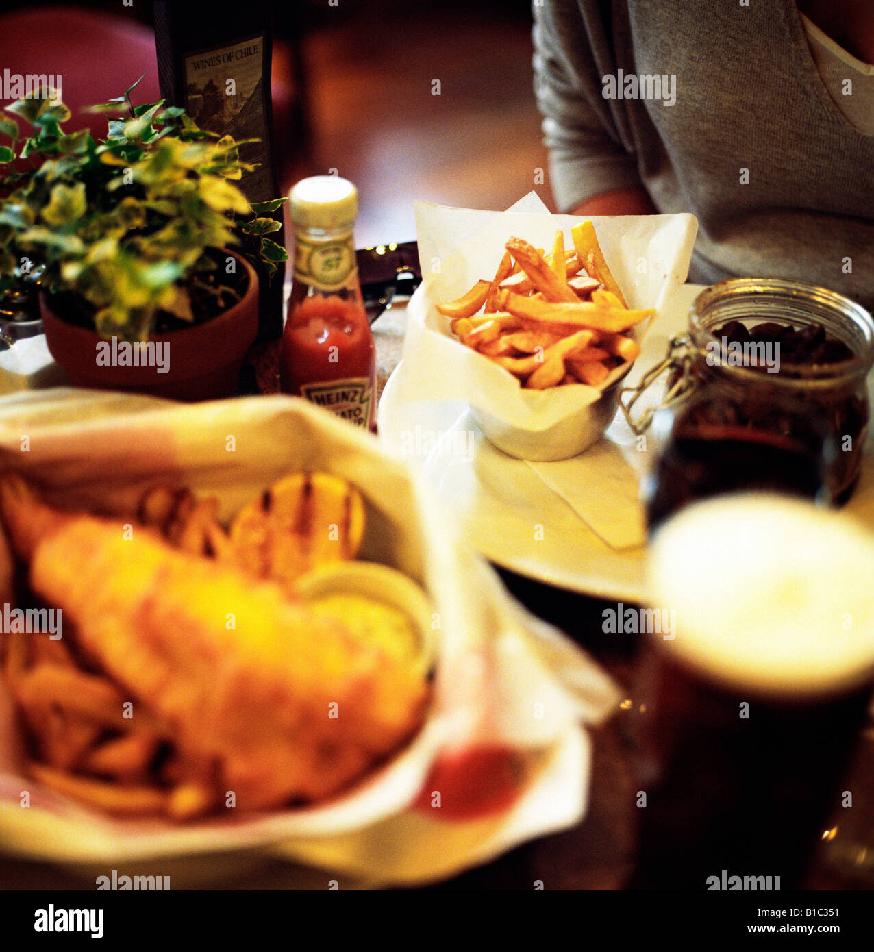 a pub lunch Stock Photo - Alamy