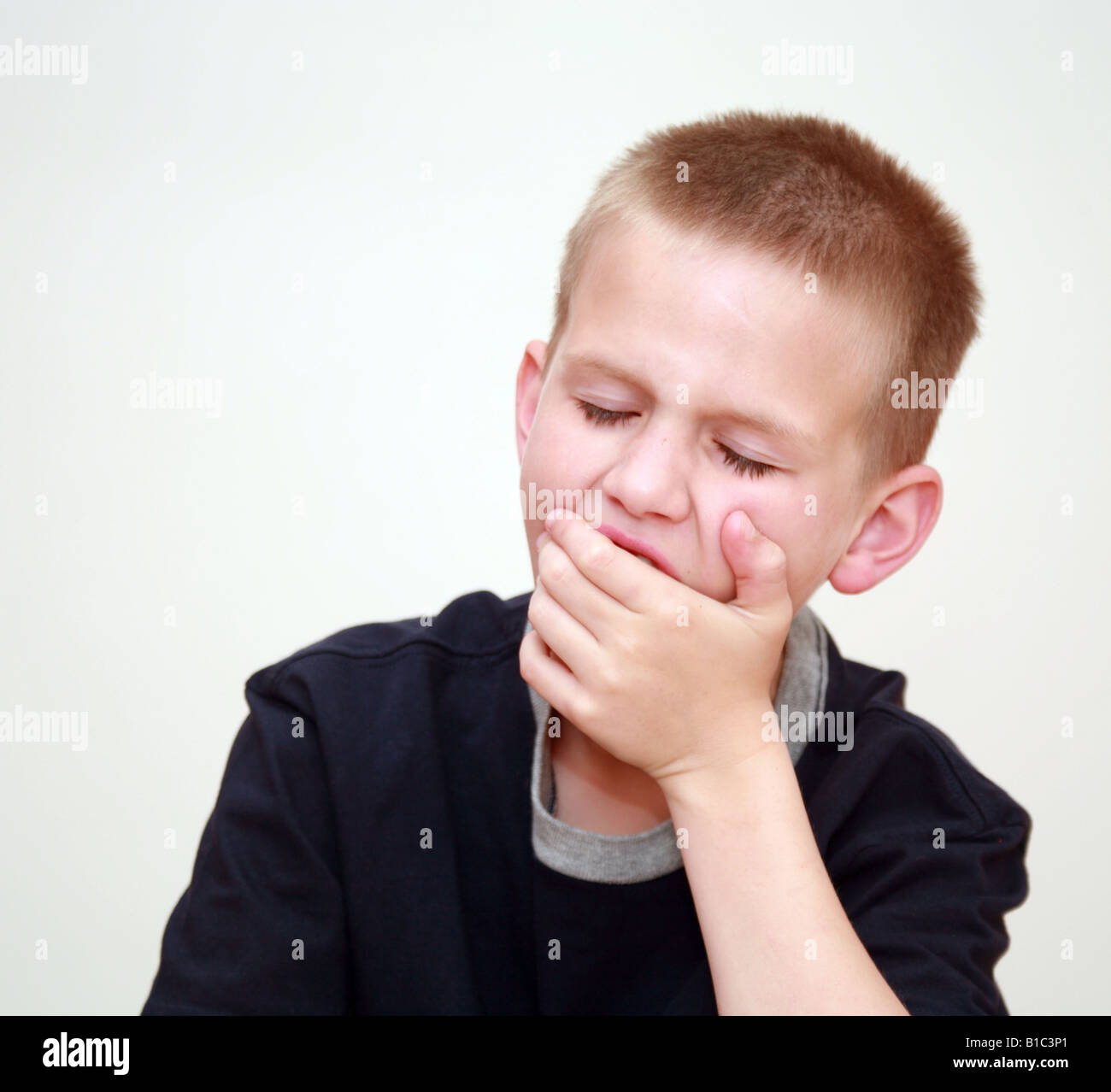 Children hand over mouth hi-res stock photography and images - Alamy