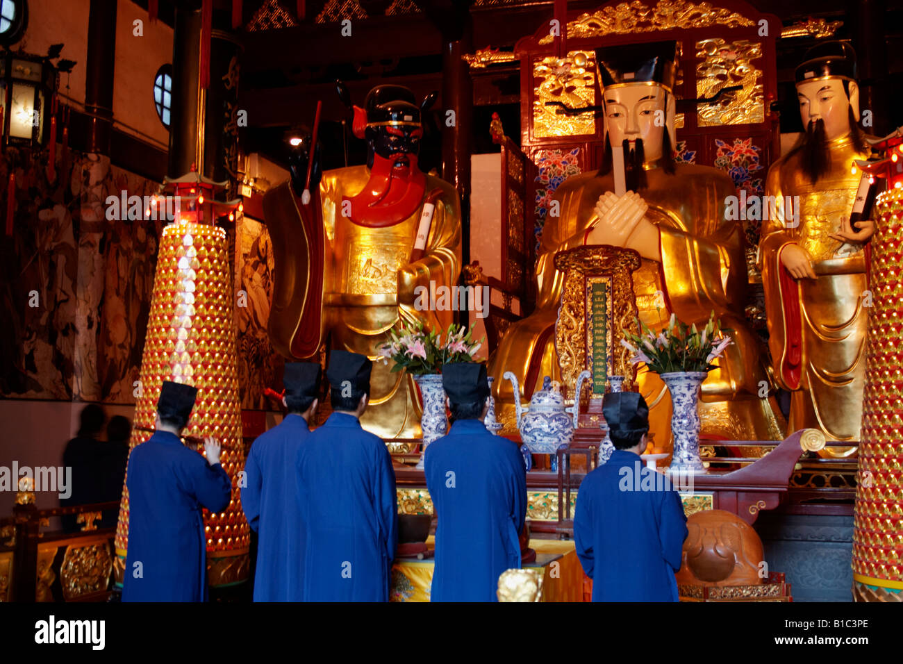 Taoist monks praying city god hi-res stock photography and images - Alamy