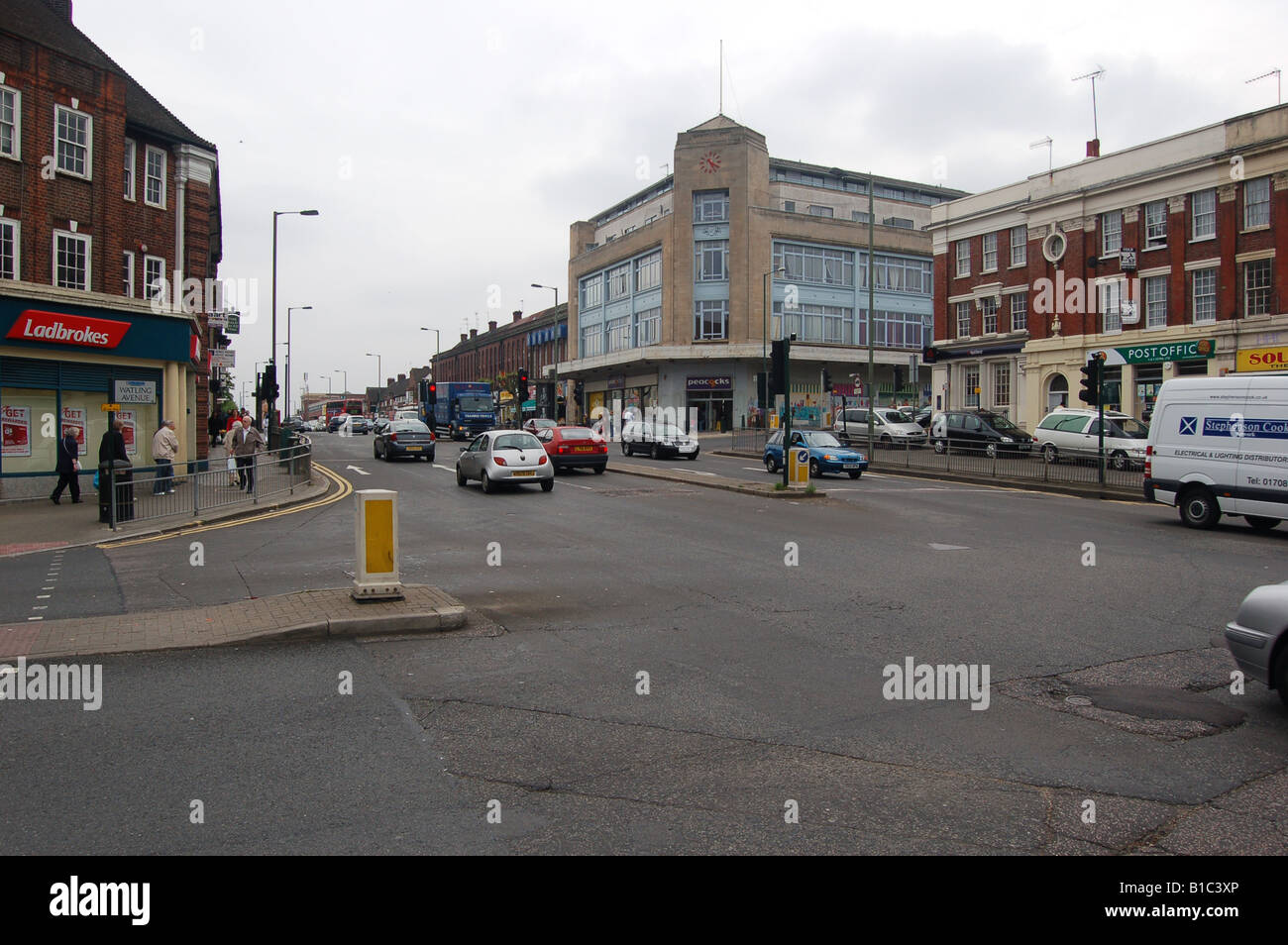 Edgware road shops hi-res stock photography and images - Alamy