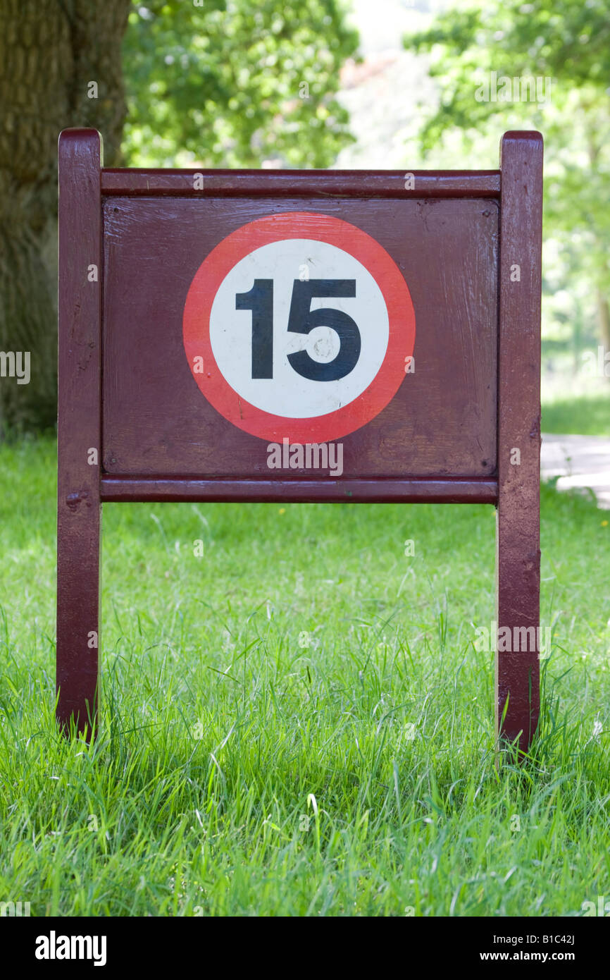15 mph sign hi-res stock photography and images - Alamy