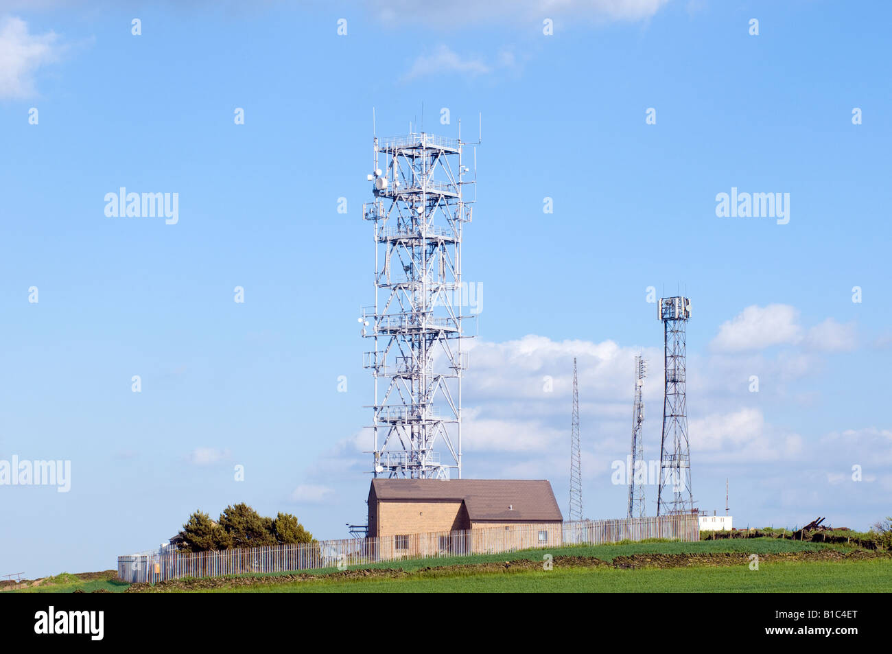 Hunshelf Bank transmission masts at Stocksbridge Sheffield Great ...