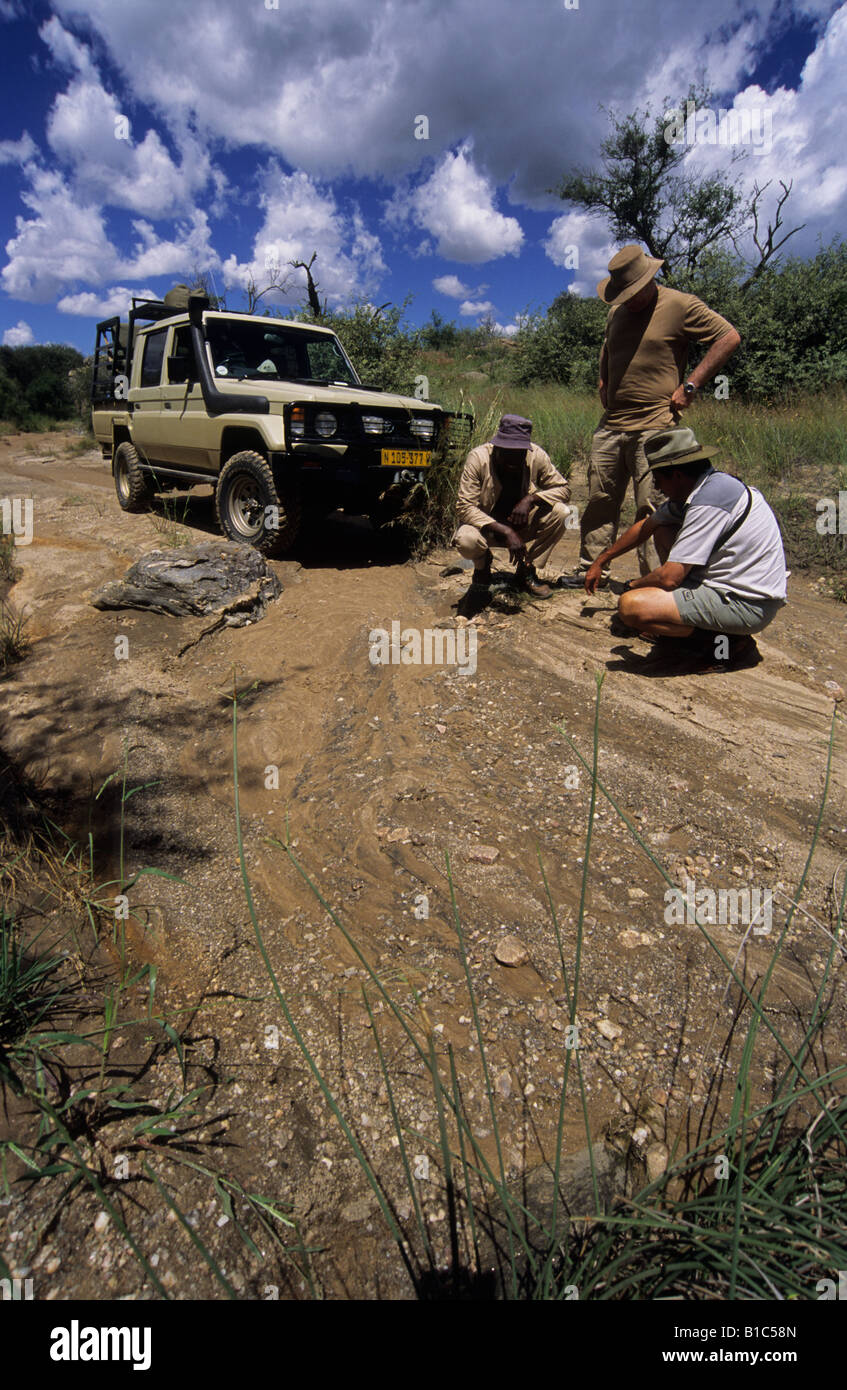 African professional hunter hi-res stock photography and images - Alamy