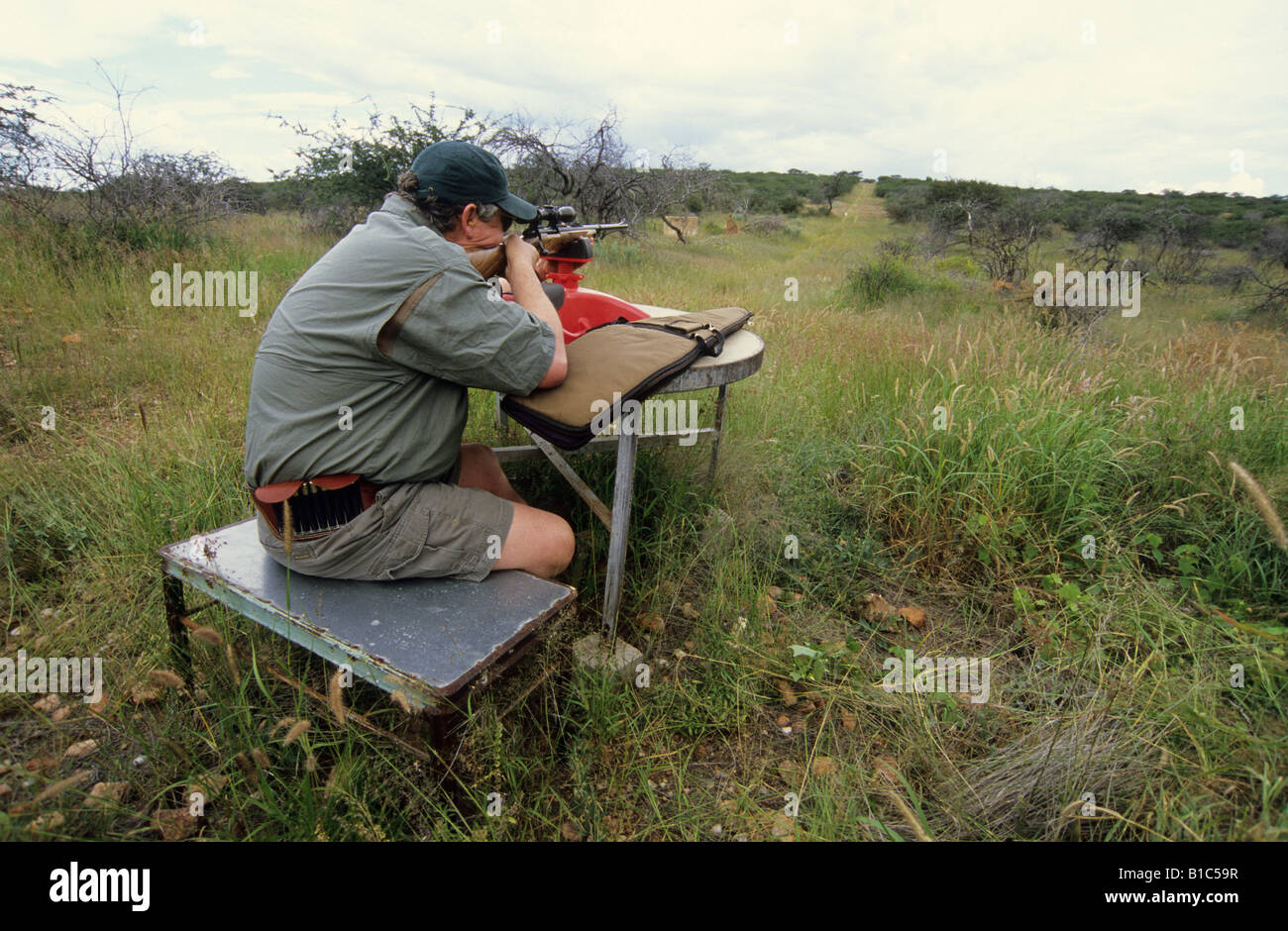 Hunting gun africa hi-res stock photography and images - Alamy