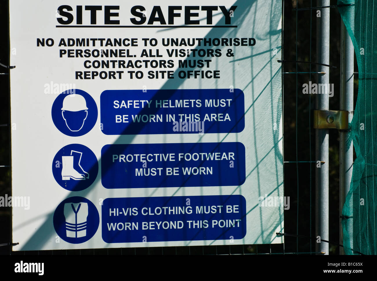 Site safety warning notice UK Stock Photo - Alamy