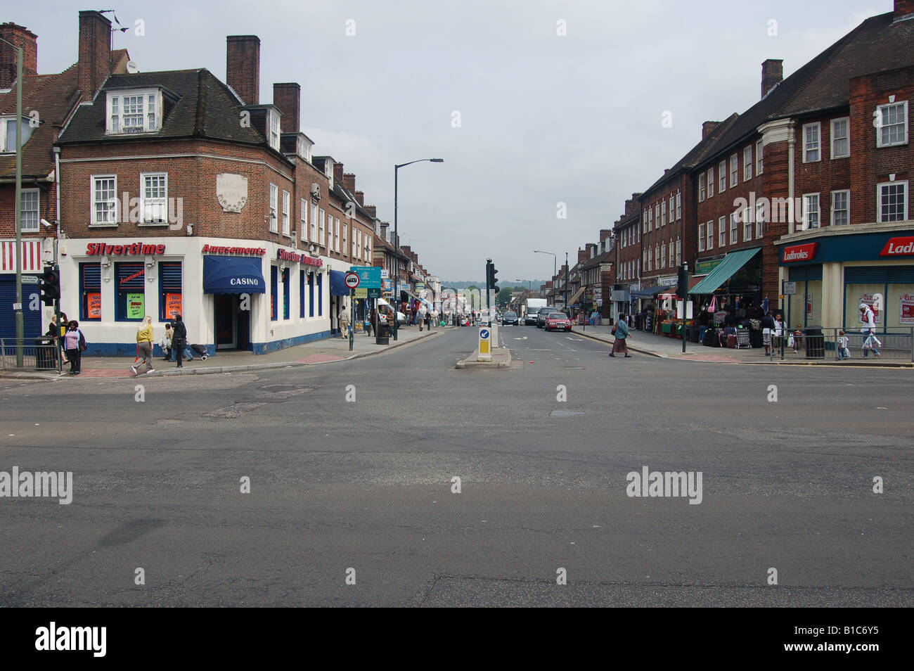 Edgware road shops hi-res stock photography and images - Alamy