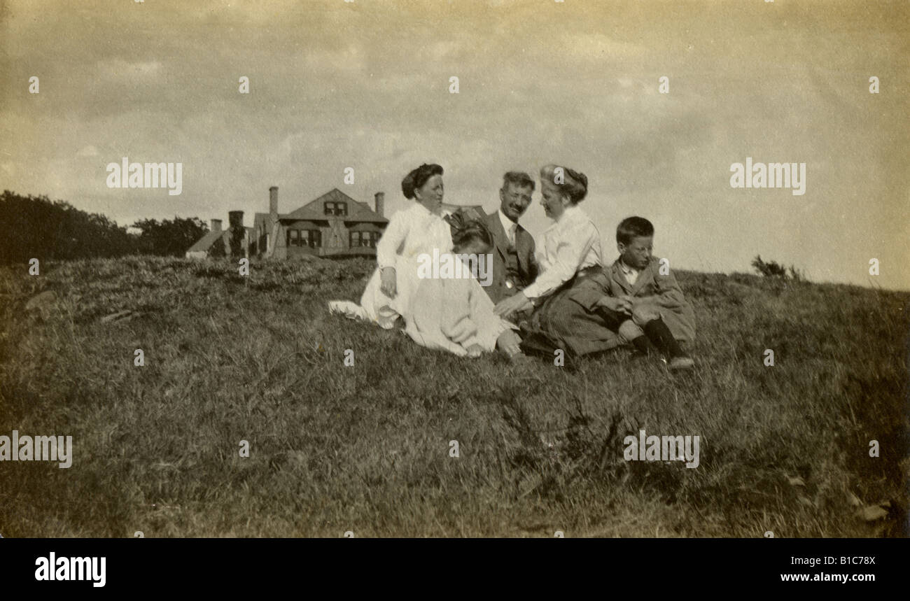 Family photograph 1900 hi-res stock photography and images - Alamy