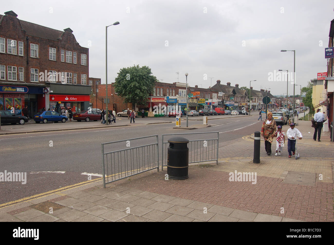 Edgware road shops hi-res stock photography and images - Alamy
