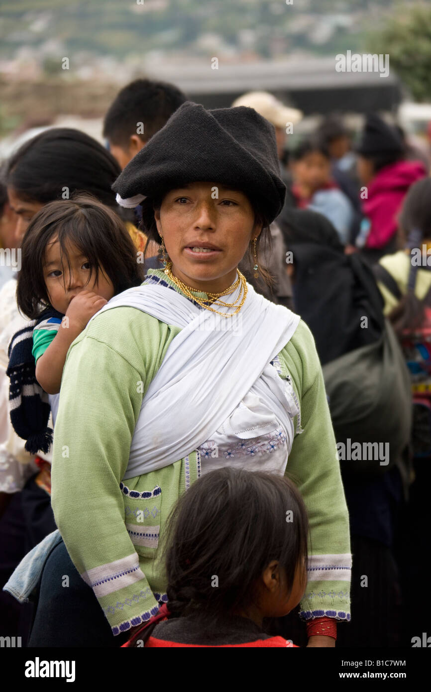 Ecuadorian woman with her children in Otavalo in Northern Ecuador Stock ...