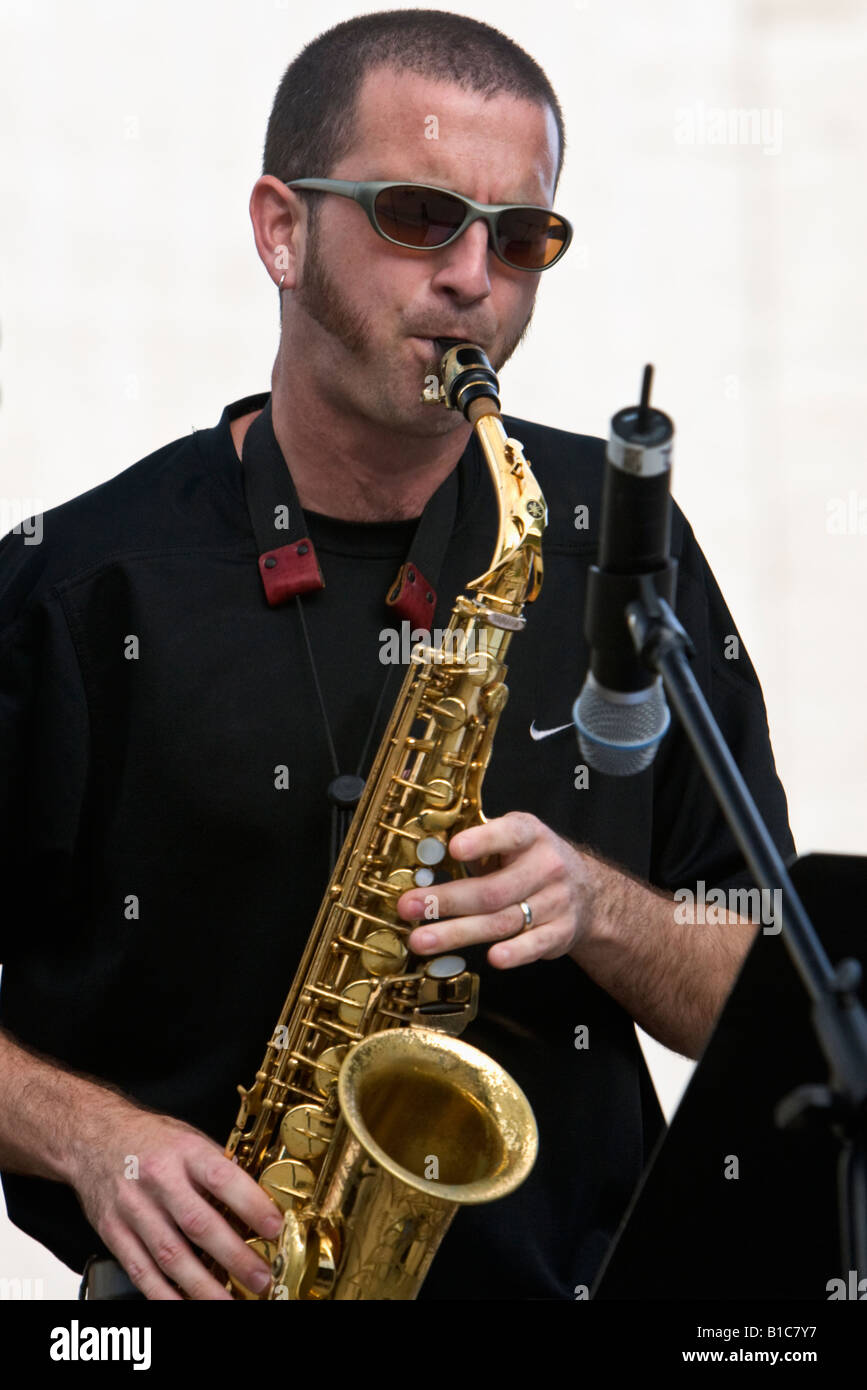 Dan thomas hi-res stock photography and images - Alamy