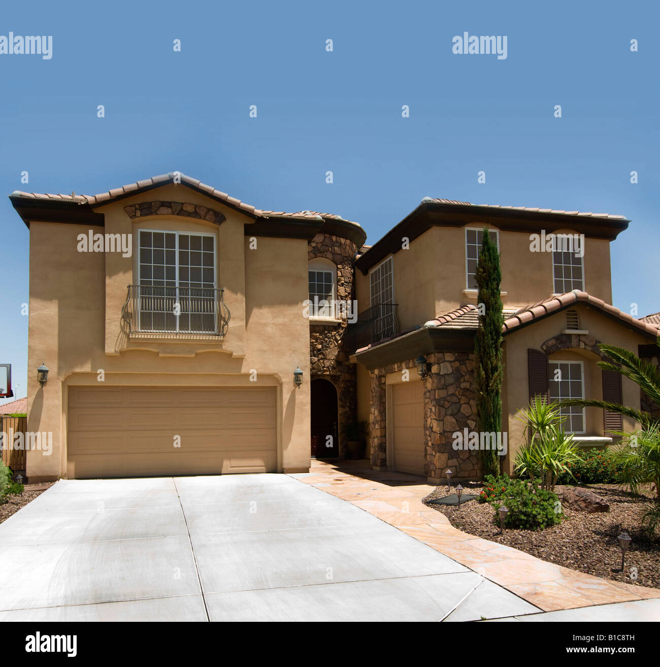 Beautiful new American home exterior Stock Photo - Alamy