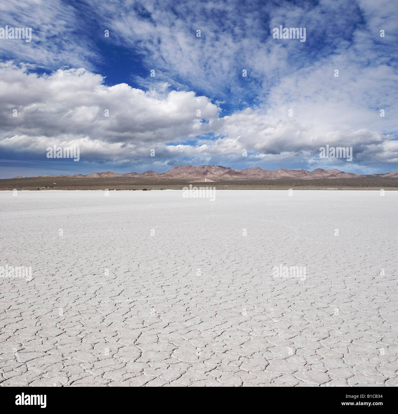 Desert with mountains in the distance and a blue sky with clouds Stock ...