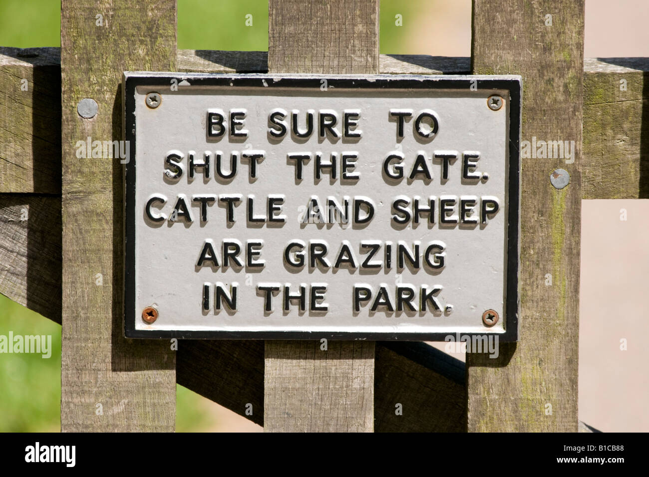Shut the gate sign Stock Photo - Alamy