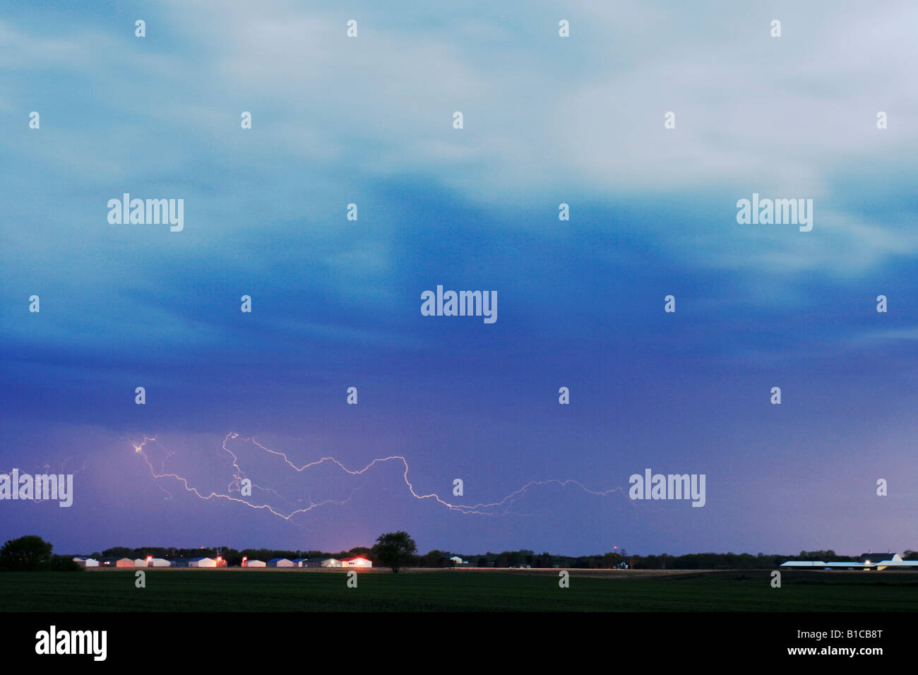 Lightning bolts hi-res stock photography and images - Alamy