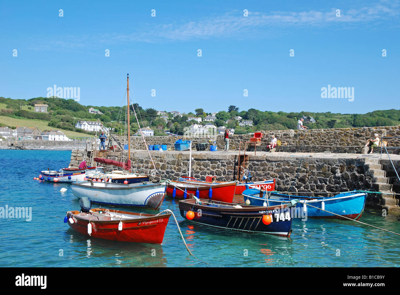 Coverack harbour cornwall uk hi-res stock photography and images - Alamy