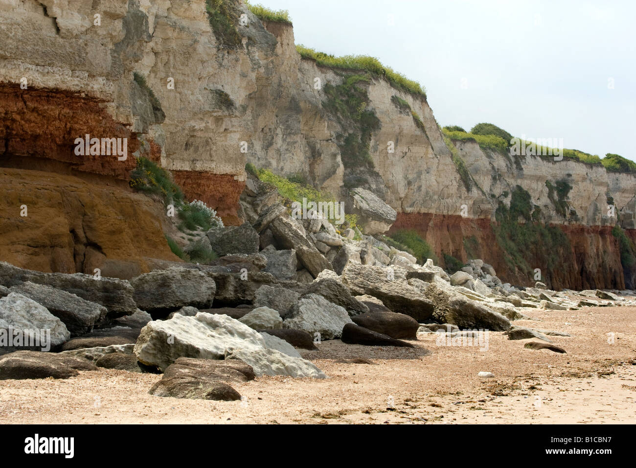 Hunstanton cliffs pebbles hi-res stock photography and images - Alamy