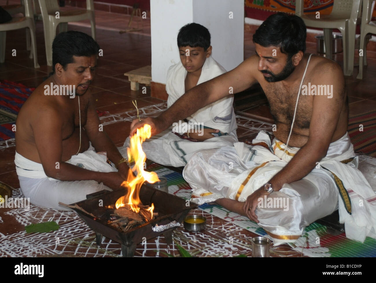 Yajna hi-res stock photography and images - Alamy