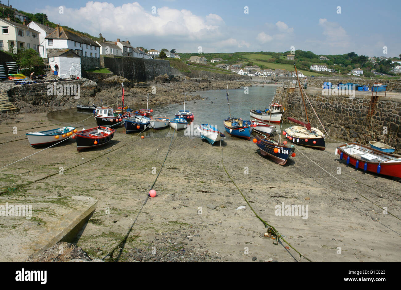 Coverack harbour wall hi-res stock photography and images - Alamy