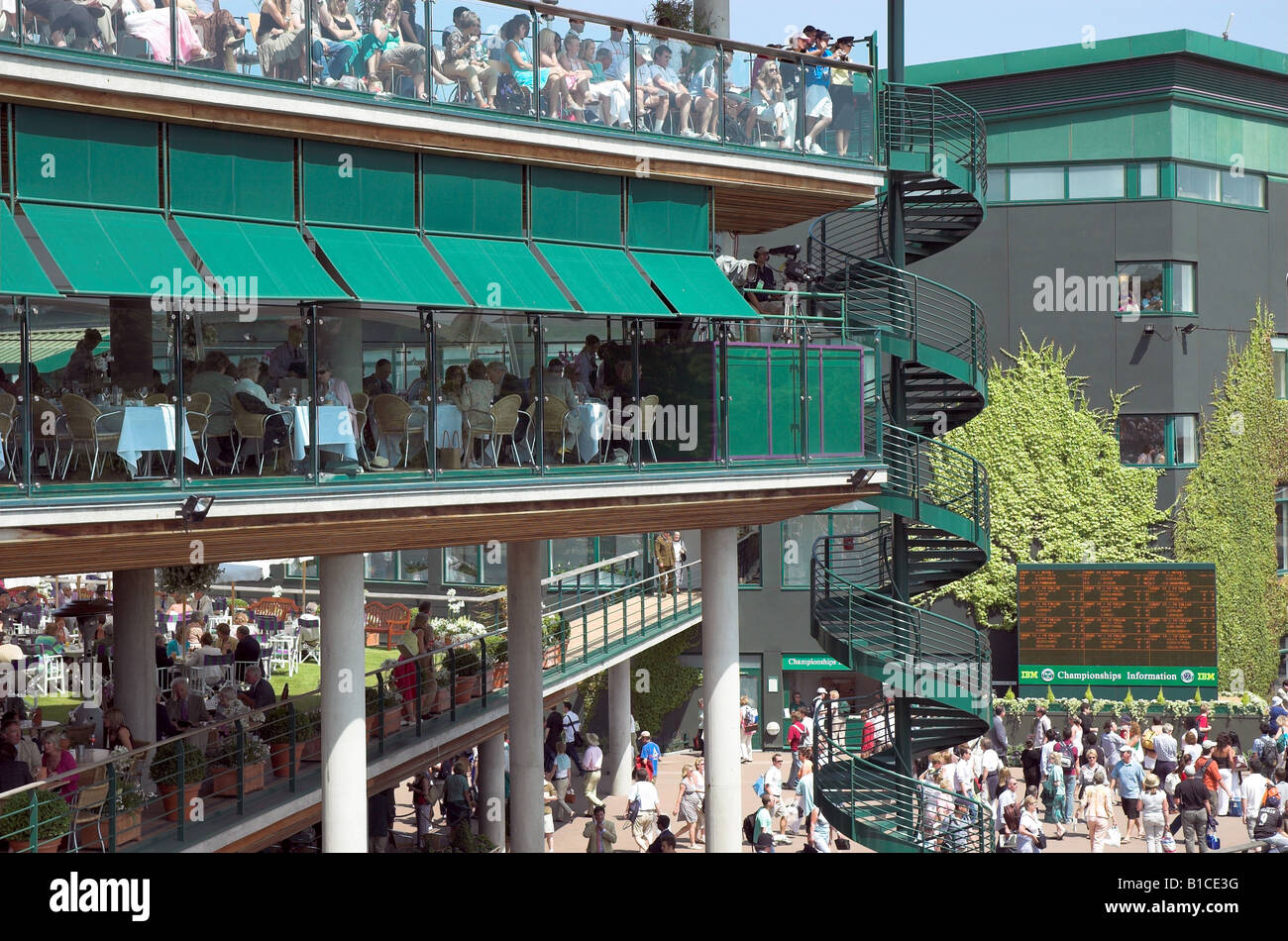 Wimbledon crowds eating lunch whilst watching tennis at the All England ...