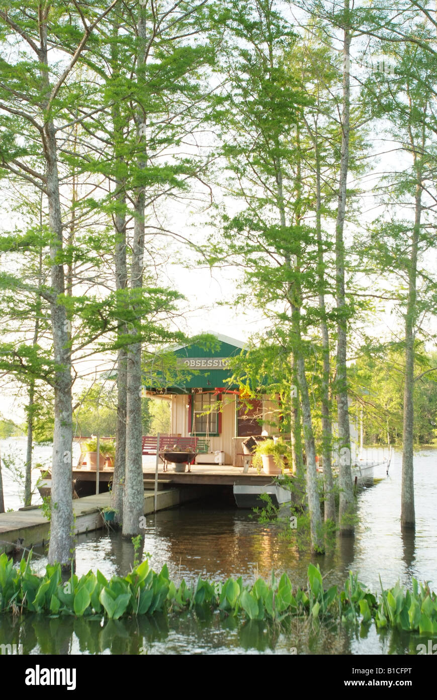 Swamp houseboat atchafalaya hi-res stock photography and images - Alamy