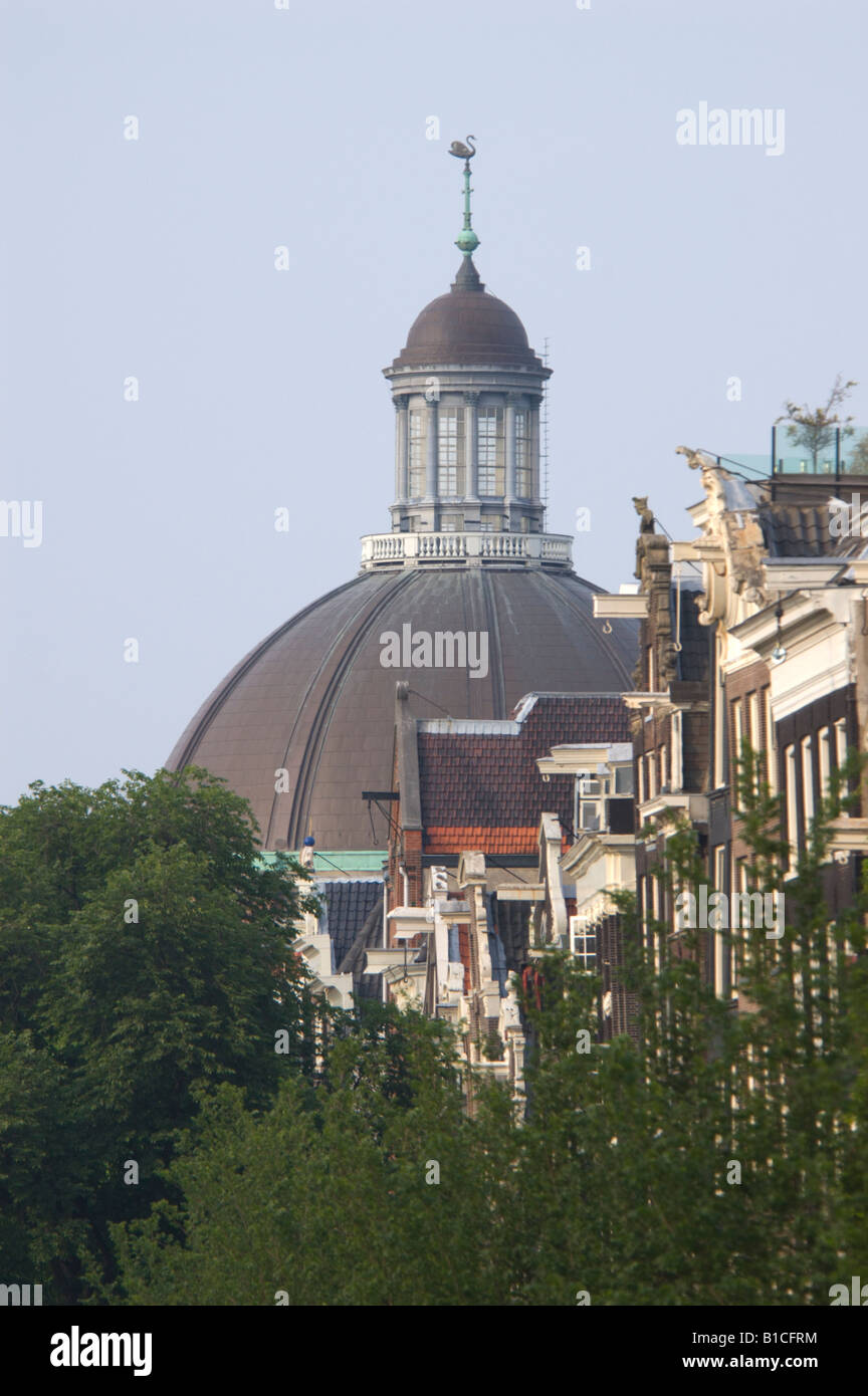 The Ronde Lutherse Kerk on the Singel ca nal from the Torensteeg Br ...