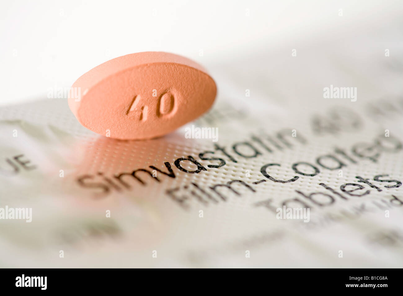 Simvastatin pill hi-res stock photography and images - Alamy