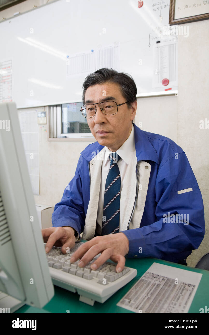 Mature japanese man typing hi-res stock photography and images - Alamy