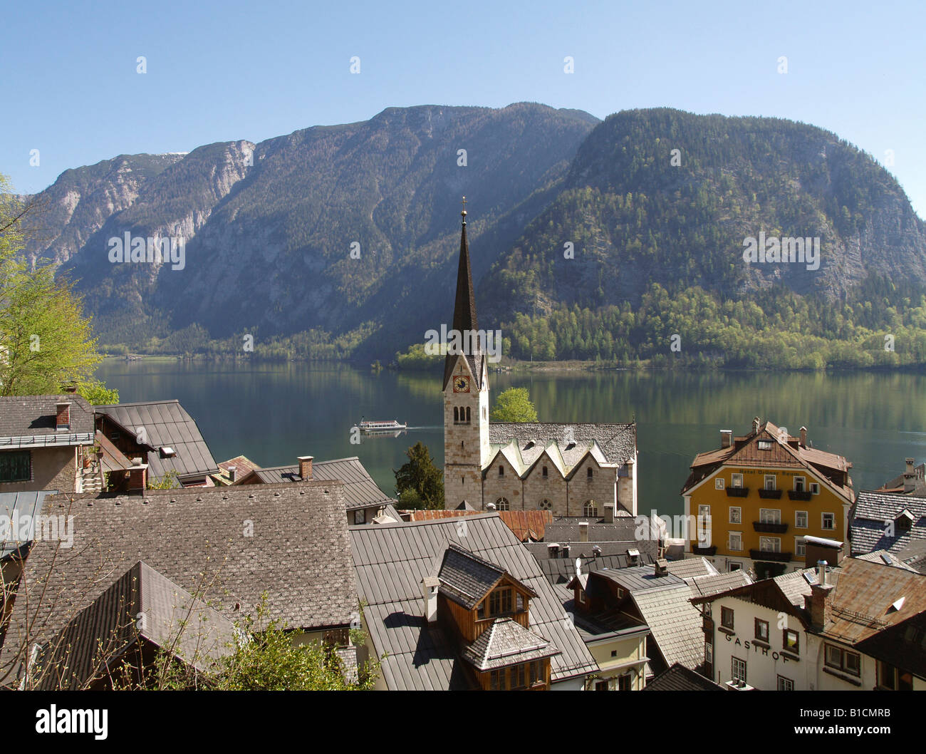 Hallstatt, center with lake Hallstaetter See, Austria, Upper Austria ...