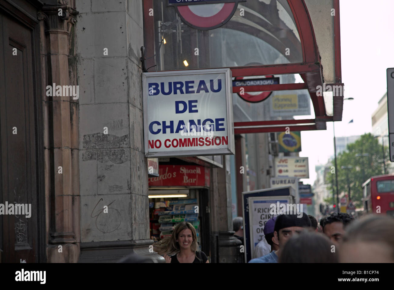 Bureau de Change sign London Stock Photo - Alamy