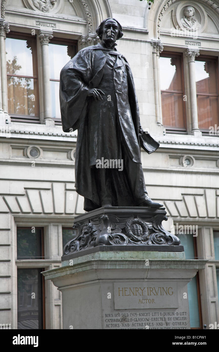 Henry Irving actor statue at the back of National Portrait gallery ...