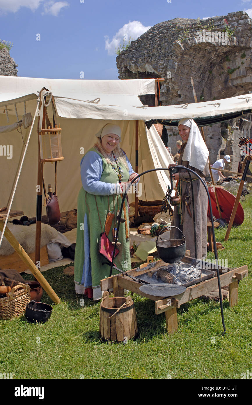 Women of the Viking and saxon Living History group Stock Photo - Alamy