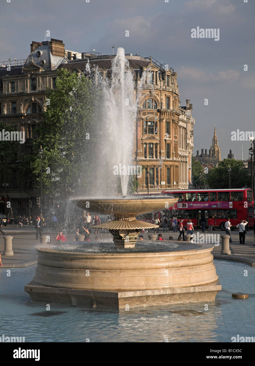 Water Fountain, Trafalgar Square, London, England Stock Photo - Alamy
