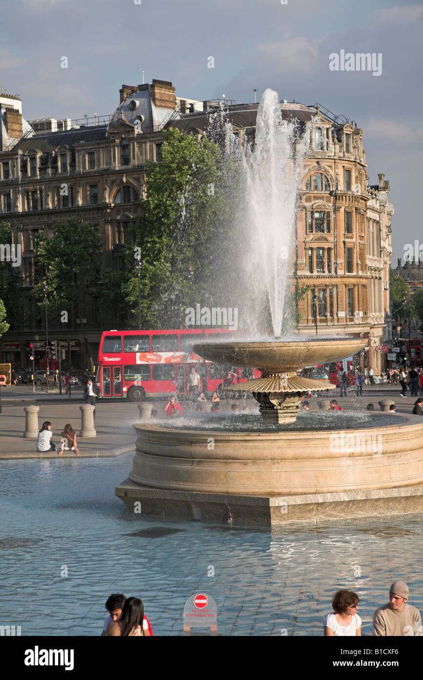 Water Fountain, Trafalgar Square, London, England Stock Photo - Alamy