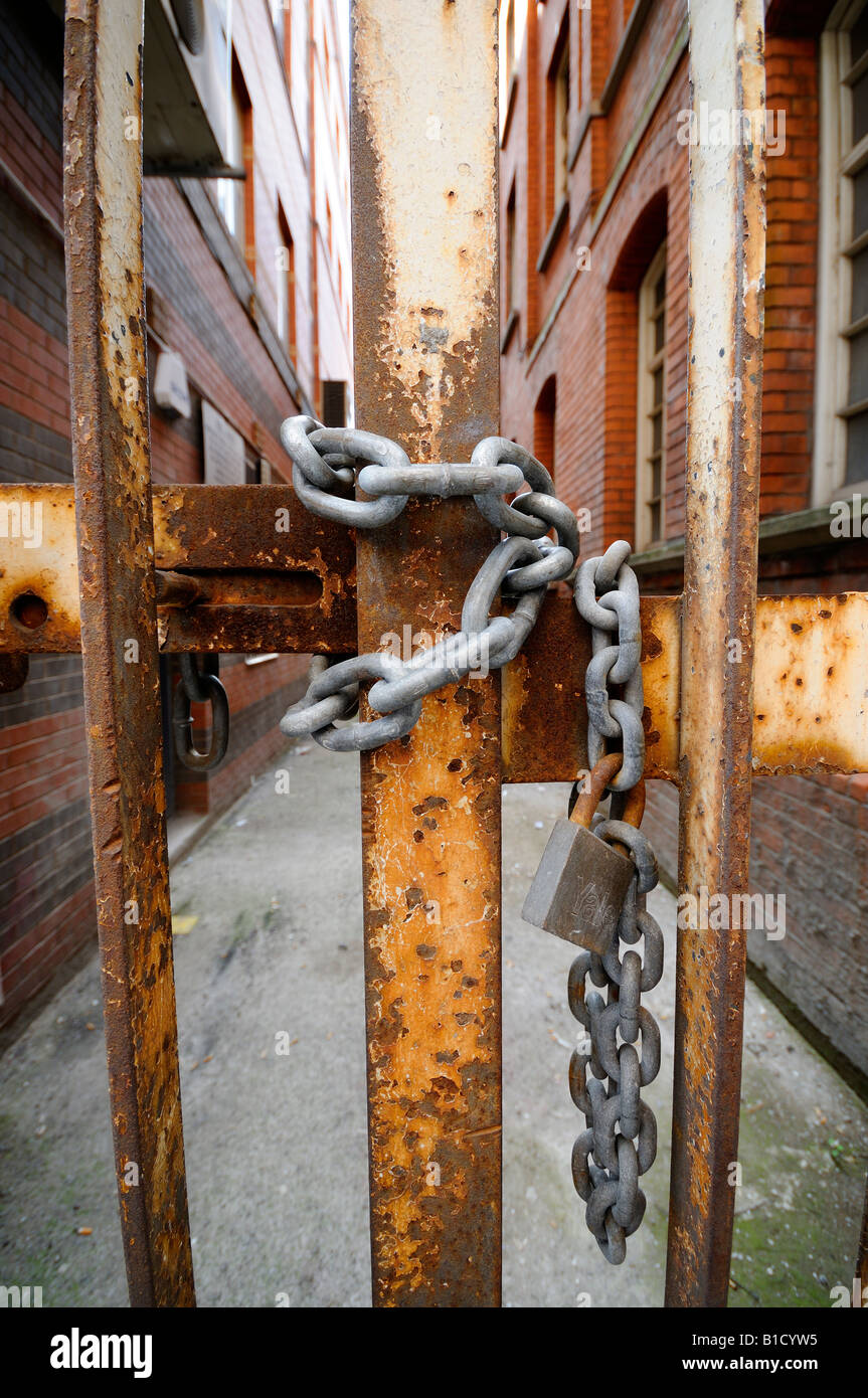 Padlocked gates hi-res stock photography and images - Alamy